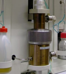 Porosity analysis by mercury porosimetry - Delft Solids Solutions